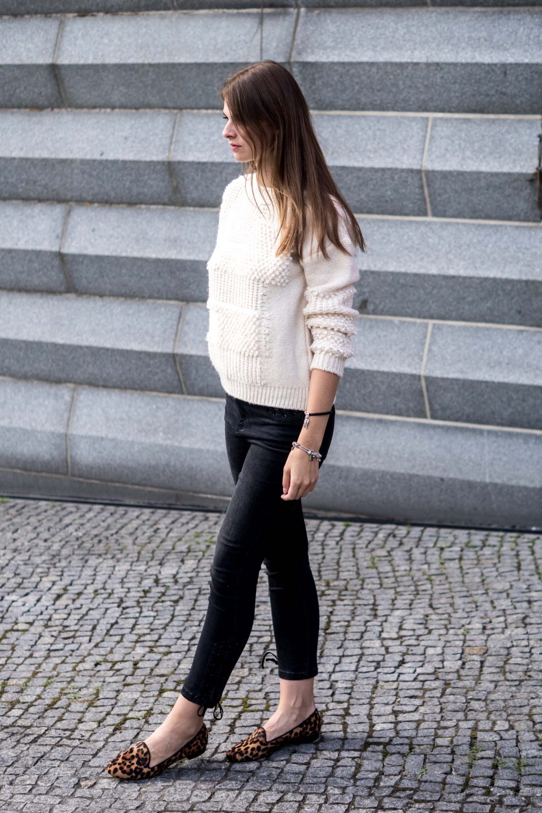 Leo Slippers, Black Jeans and White Sweater || Autumn Outfit