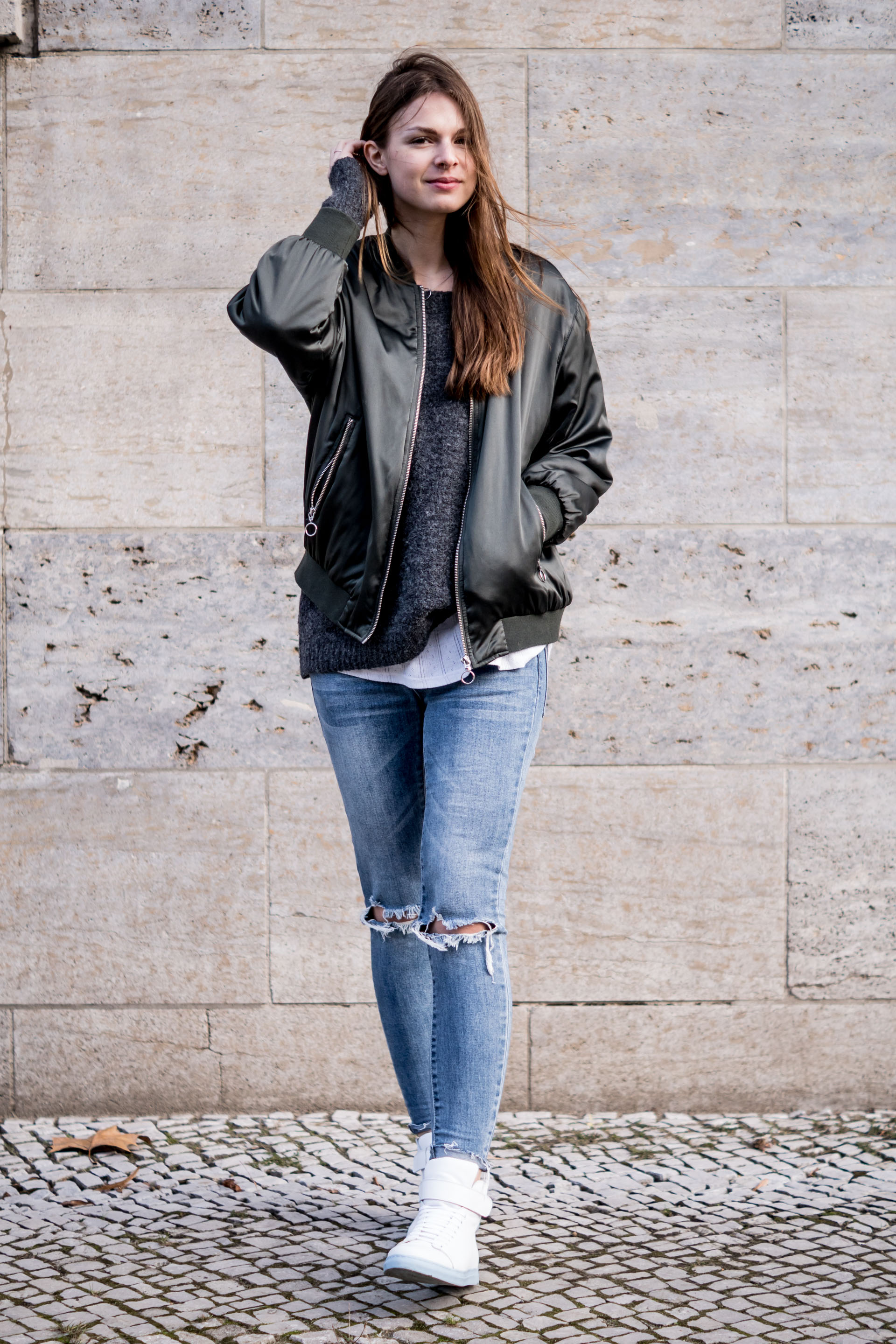 White sneakers with blue sole || Casual winter outfit