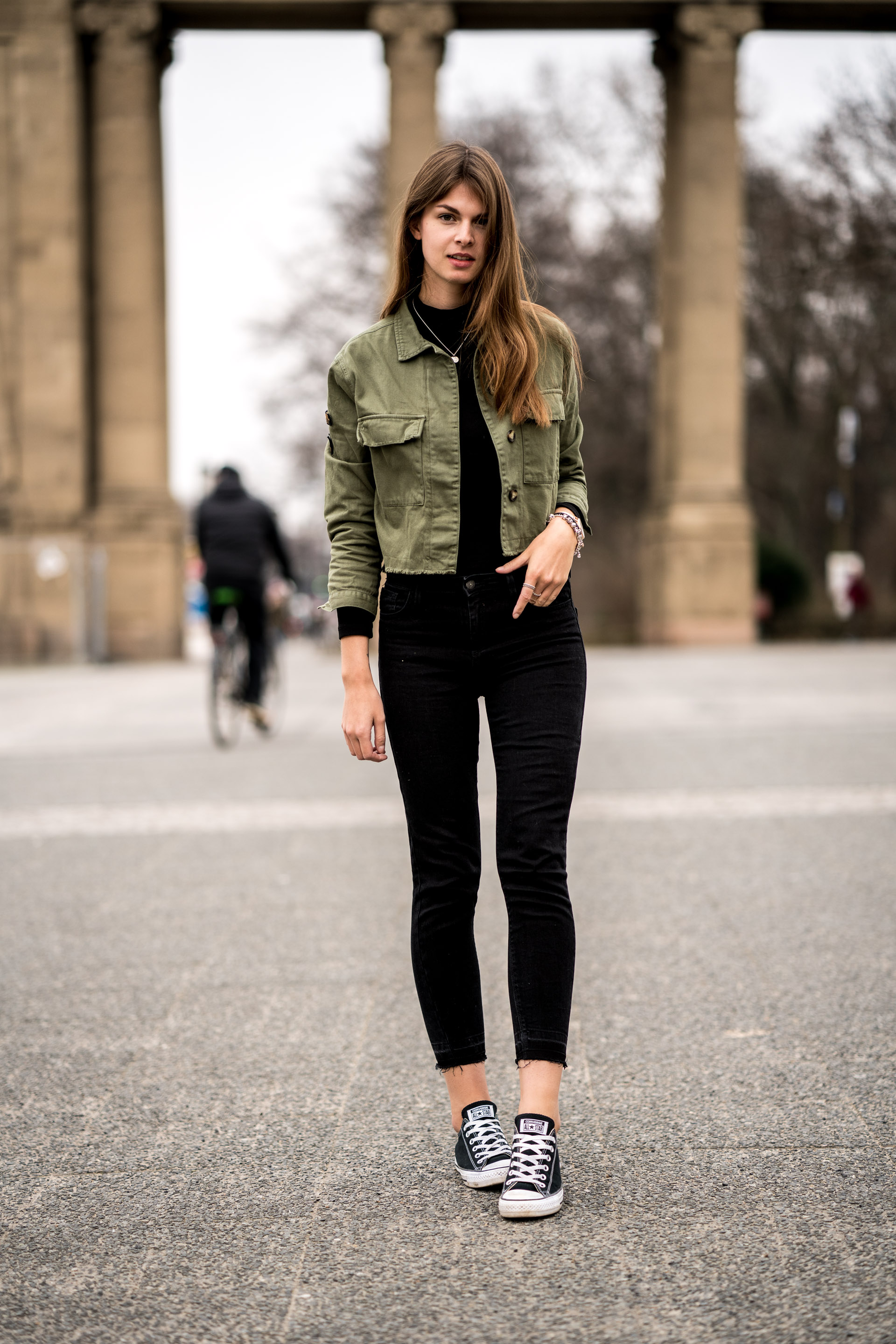 How to wear a cropped army jacket || Fashionblog Berlin