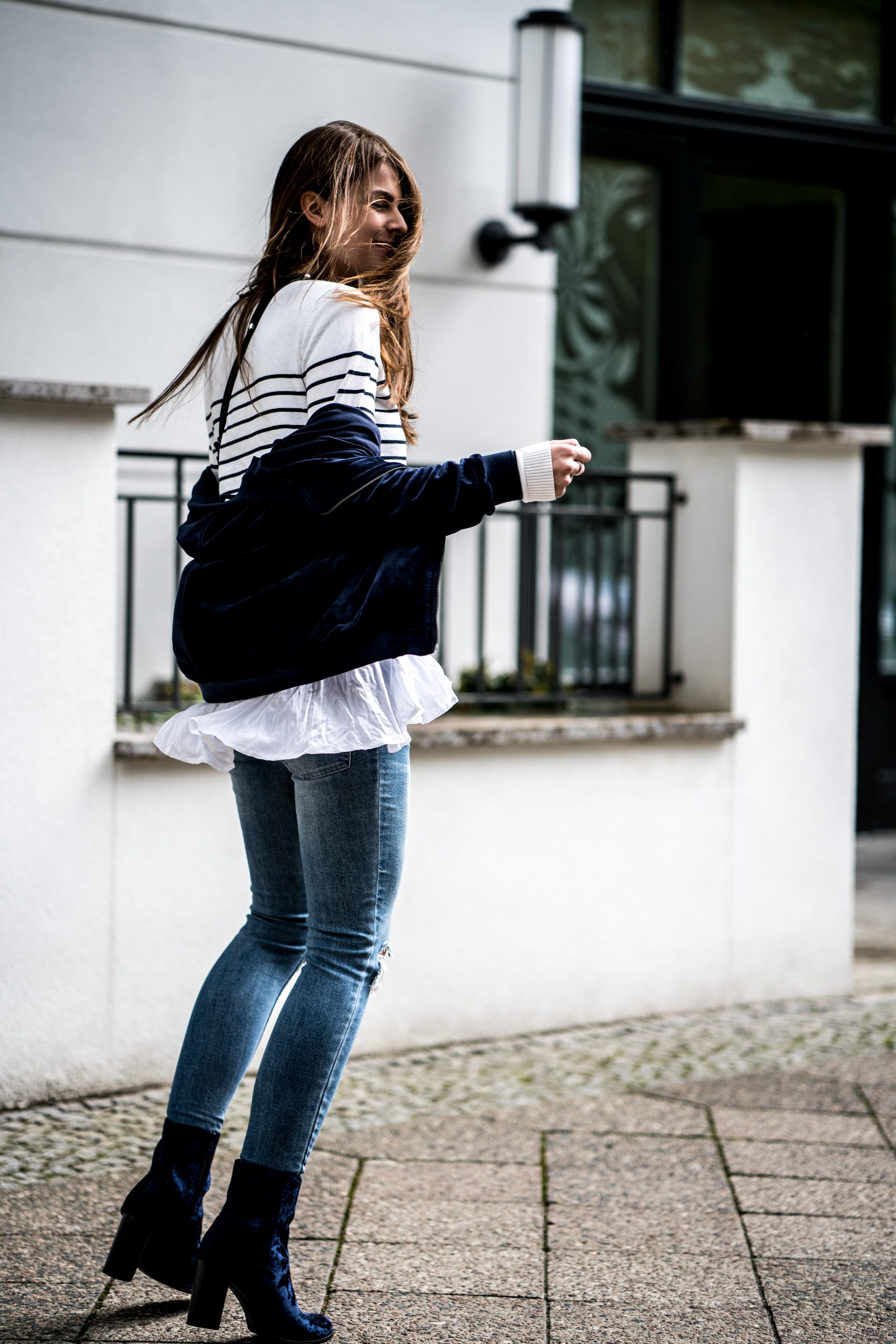 Blue Velvet Boots || What to wear in spring || Fashionblog Berlin