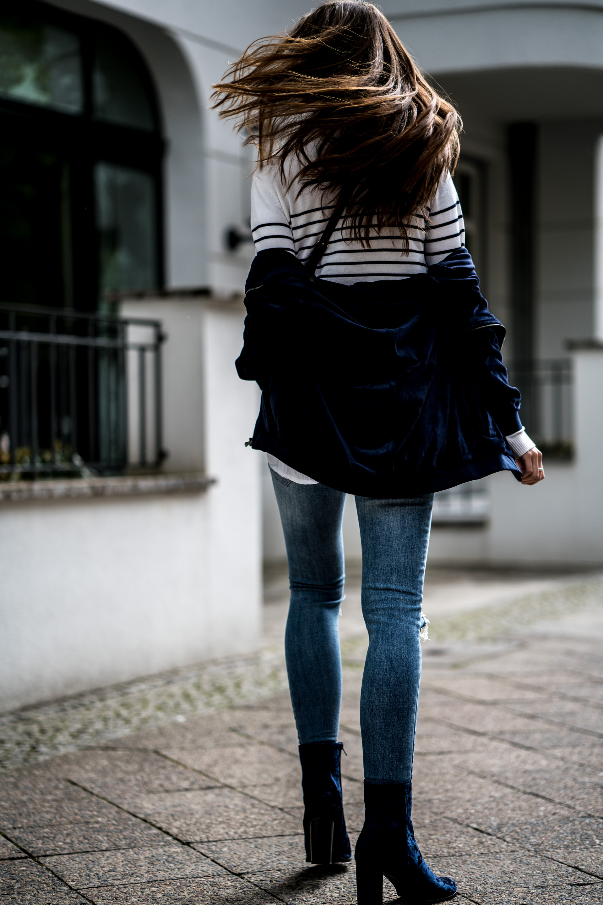 Blue Velvet Boots || What to wear in spring || Fashionblog Berlin