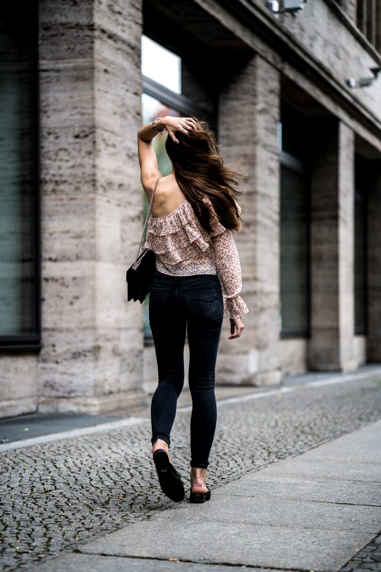 One Shoulder Shirt with Ruffles || Spring Outfit 2017