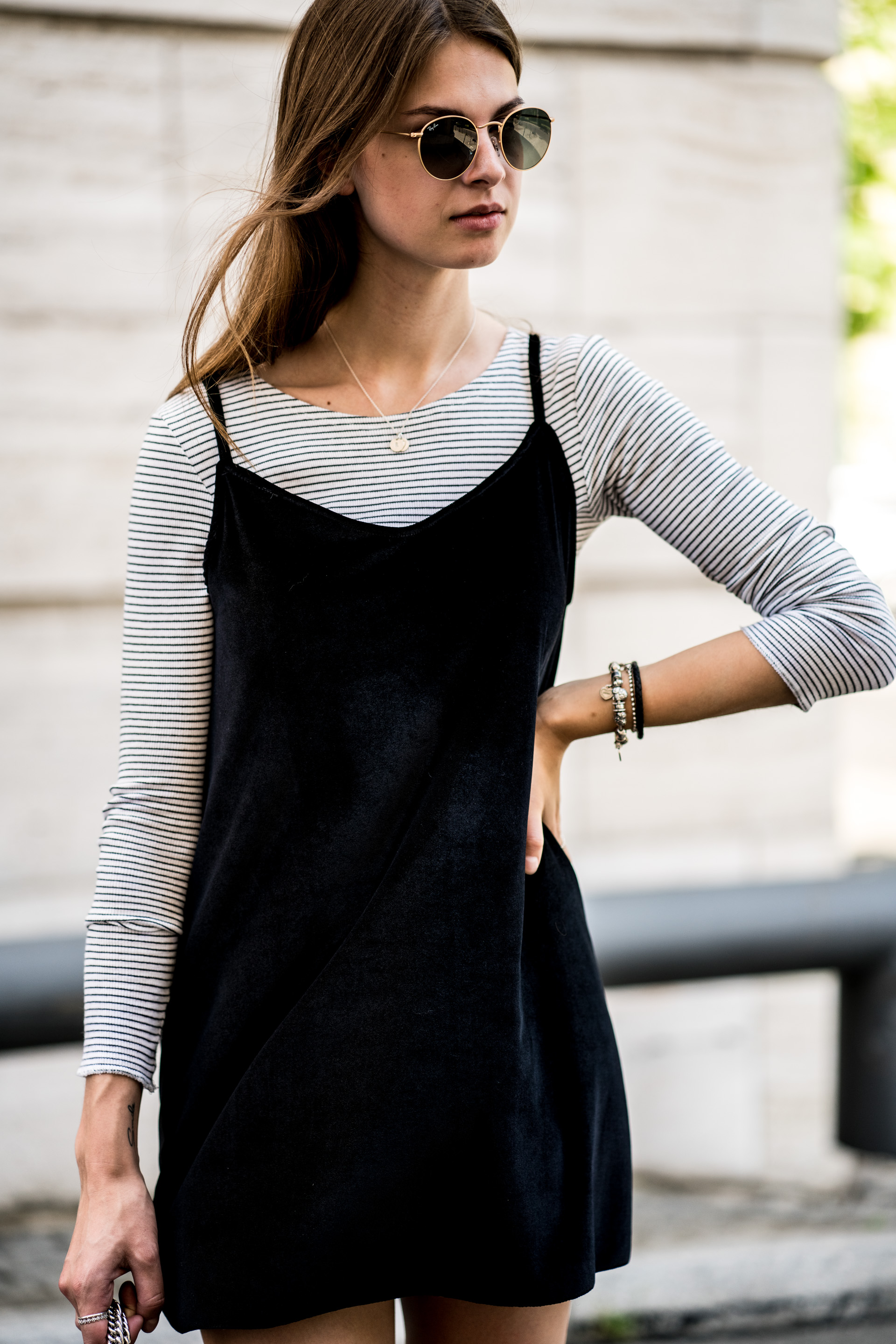 Striped Shirt x Black Dress || Dress over Shirt Trend || Fashionblog Berlin
