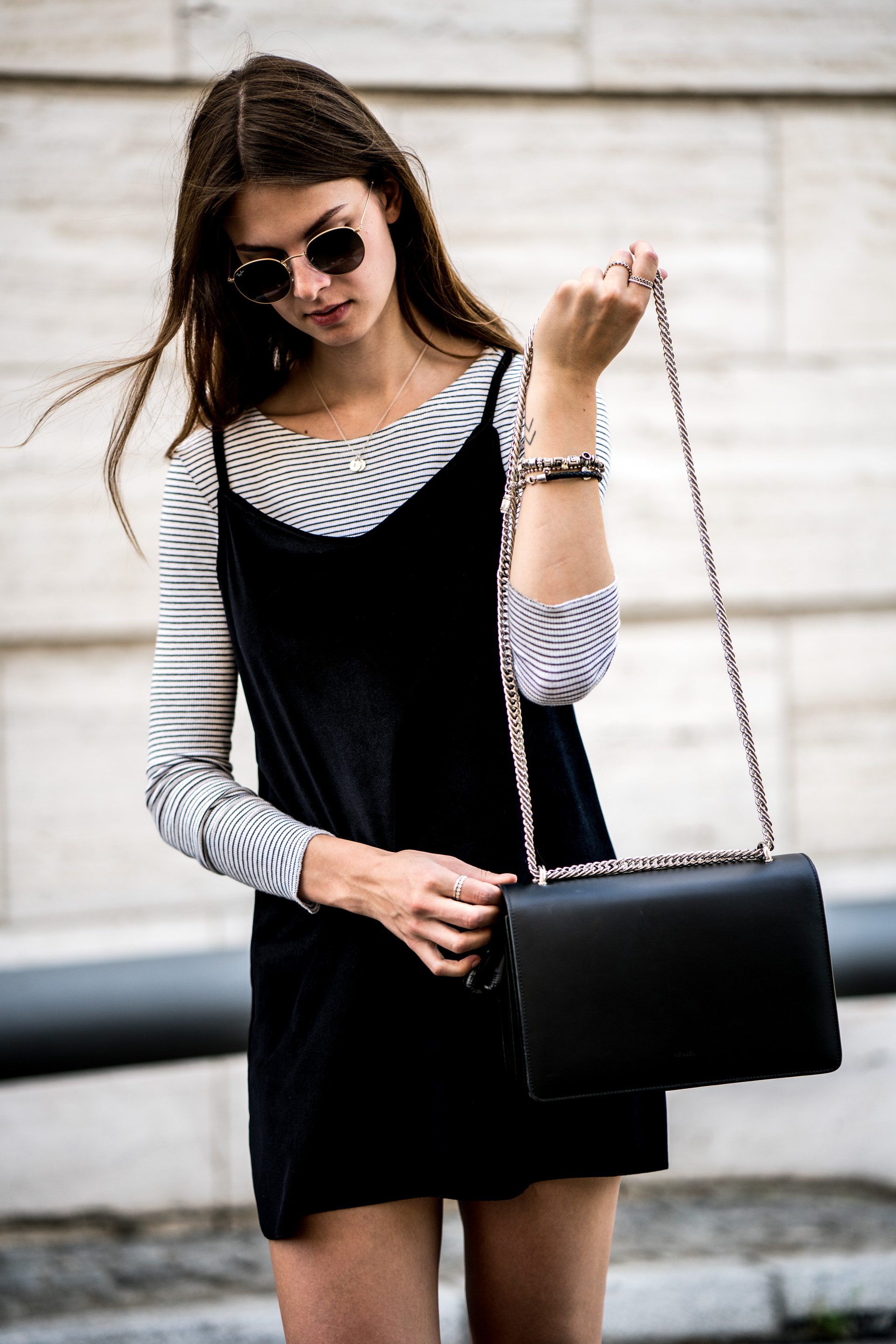 Striped Shirt x Black Dress || Dress over Shirt Trend || Fashionblog Berlin