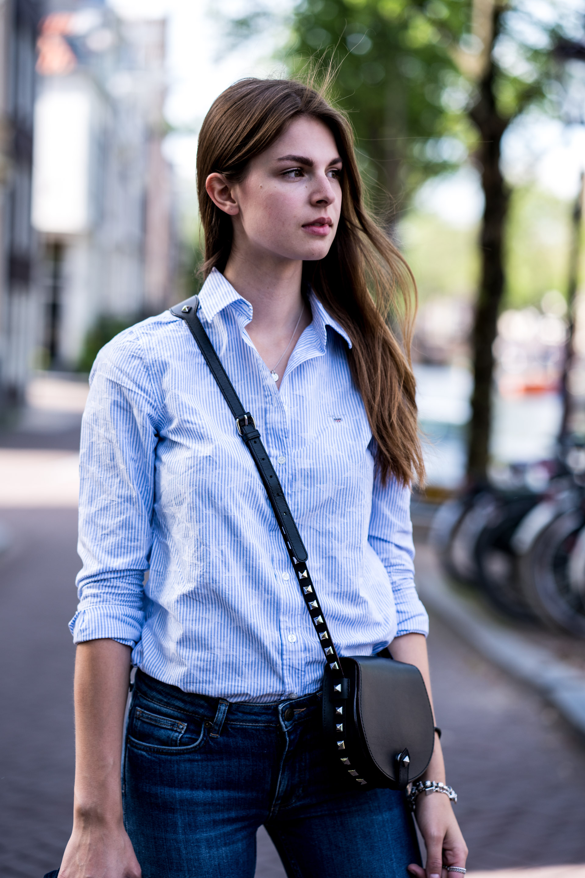 Cycling through Amsterdam in my GANT Outfit || Fashionblog Berlin