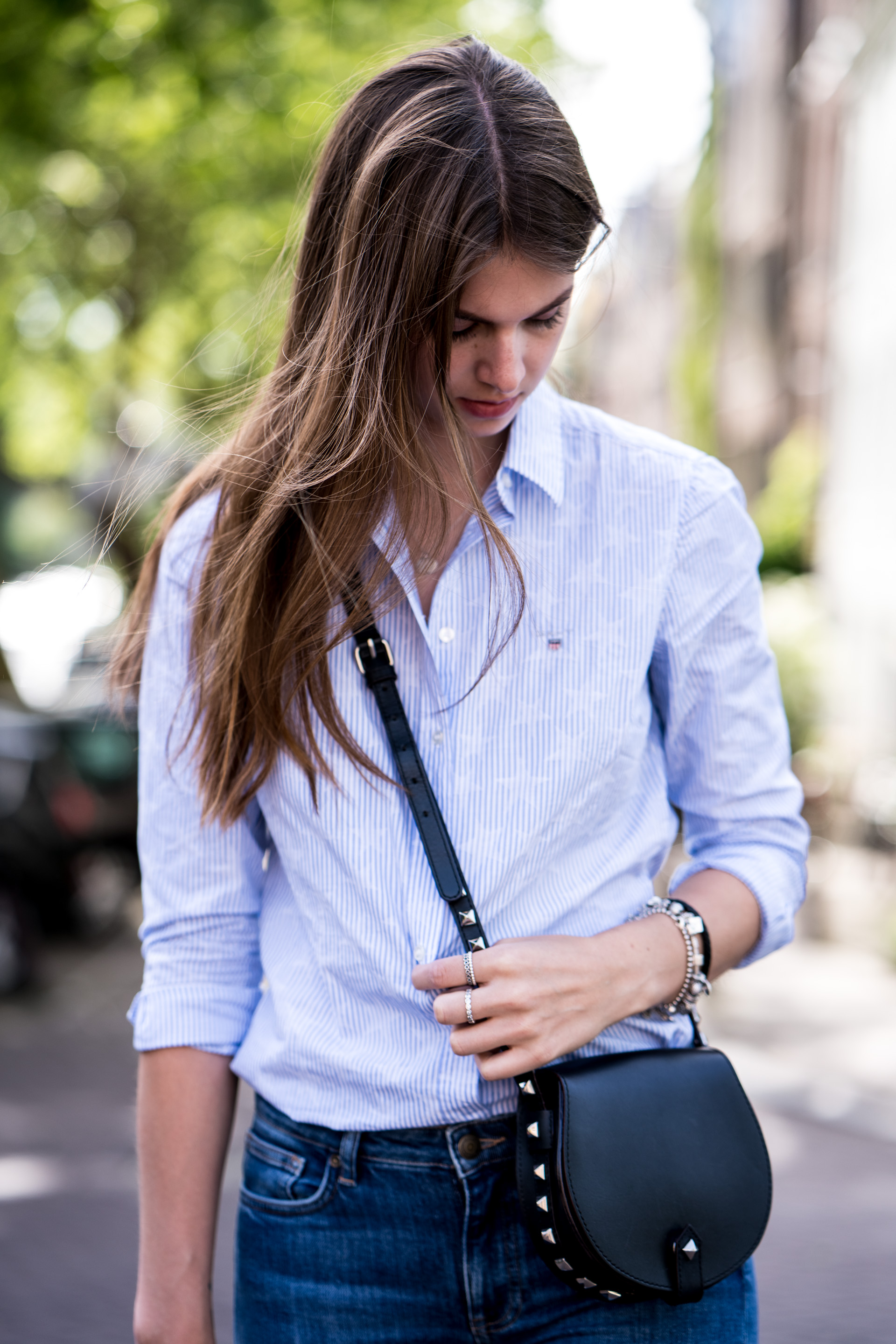 Cycling through Amsterdam in my GANT Outfit || Fashionblog Berlin