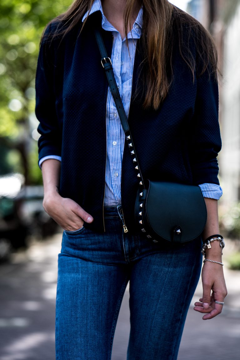 Cycling through Amsterdam in my GANT Outfit || Fashionblog Berlin