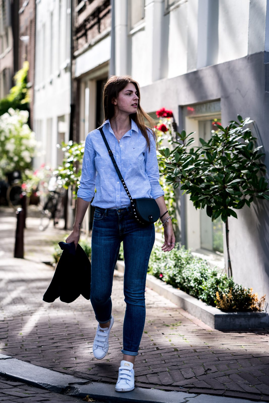 Cycling through Amsterdam in my GANT Outfit || Fashionblog Berlin