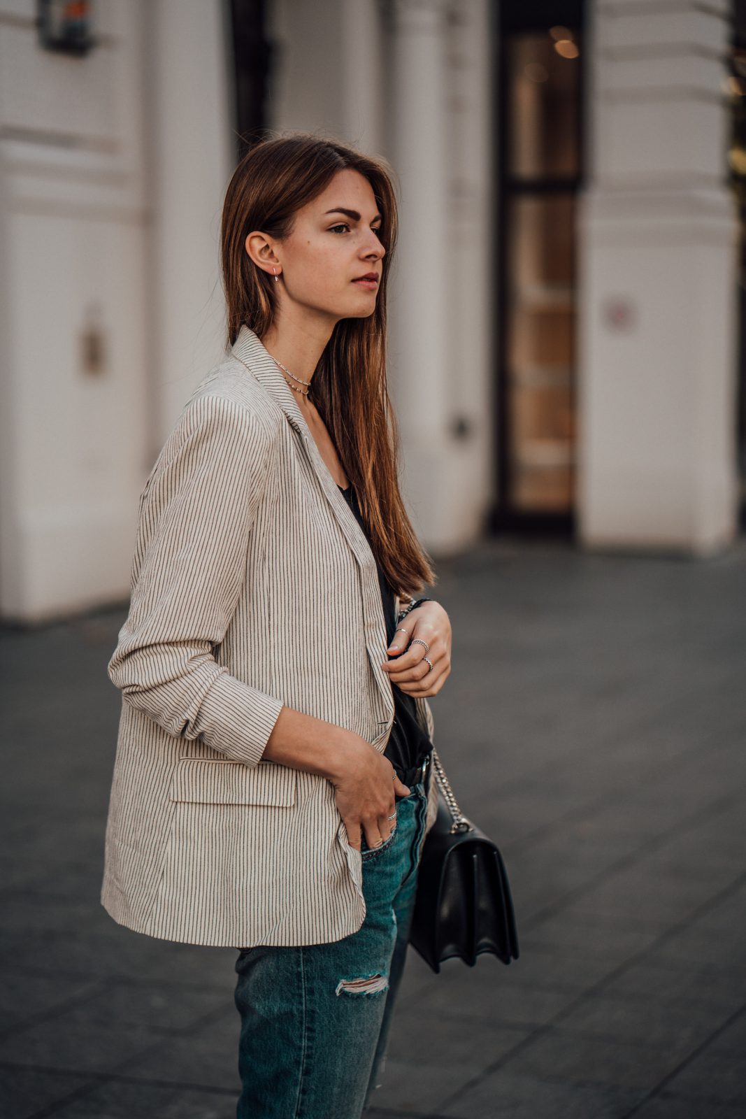 How to wear Boyfriend Jeans this fall || Casual Chic Outfit