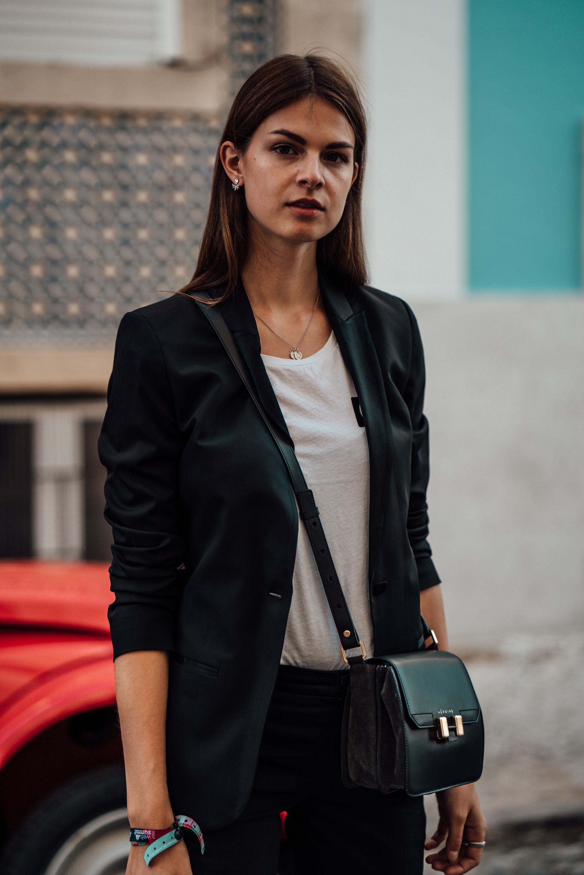 How to wear a women's suit to the office || Fashionblog Berlin