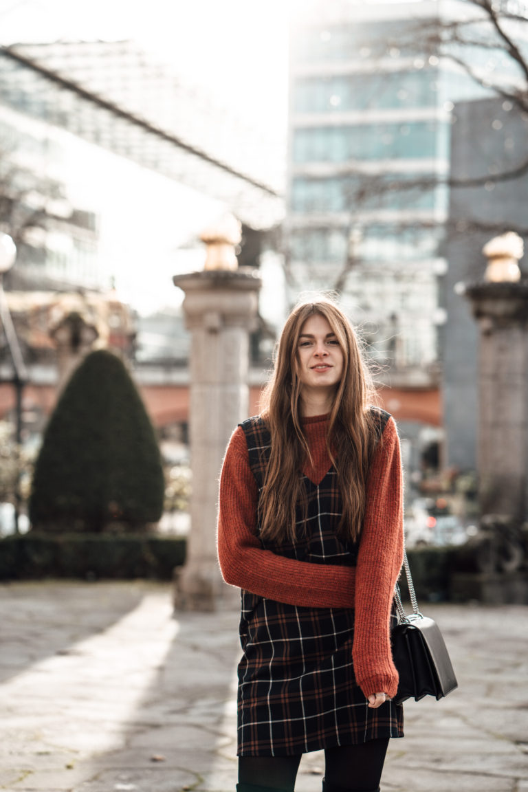 Winter Style: How to wear a dress over a sweater || Fashionblog Berlin