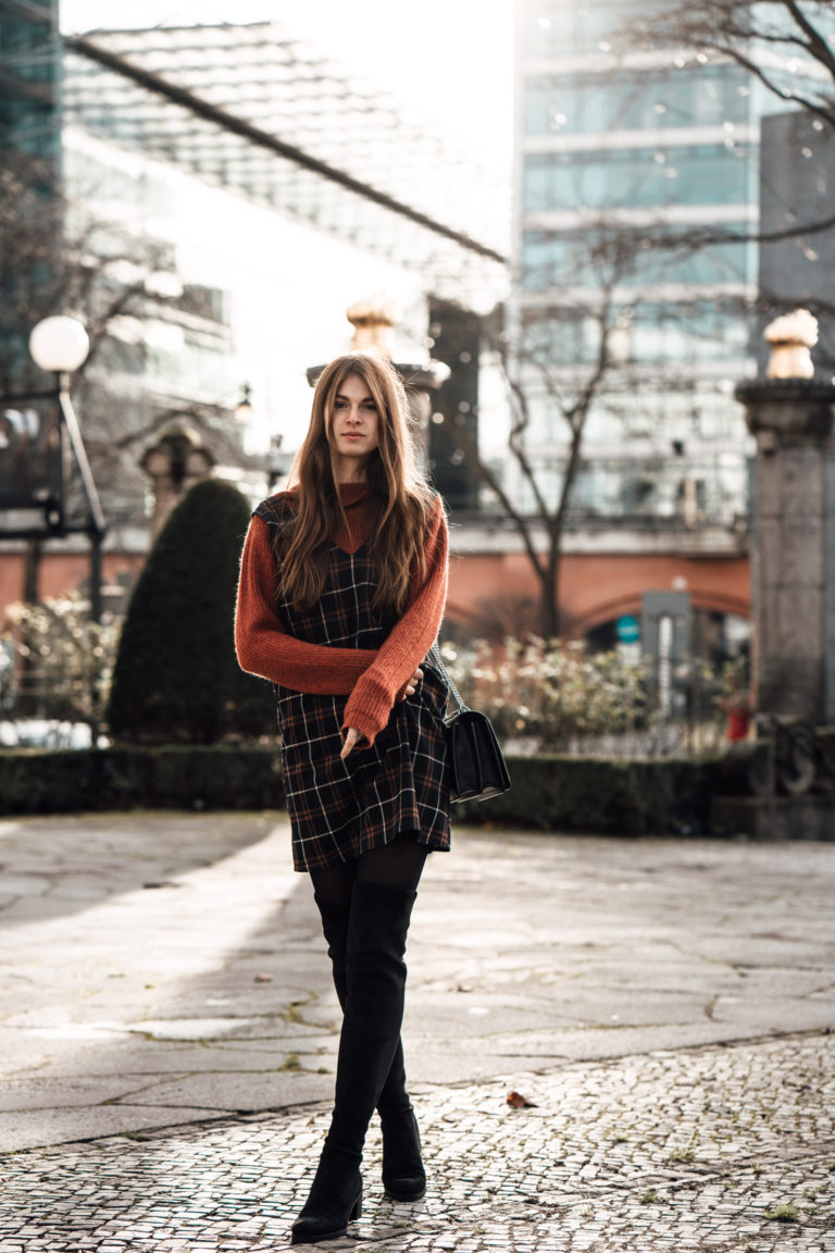 Winter Style: How to wear a dress over a sweater || Fashionblog Berlin