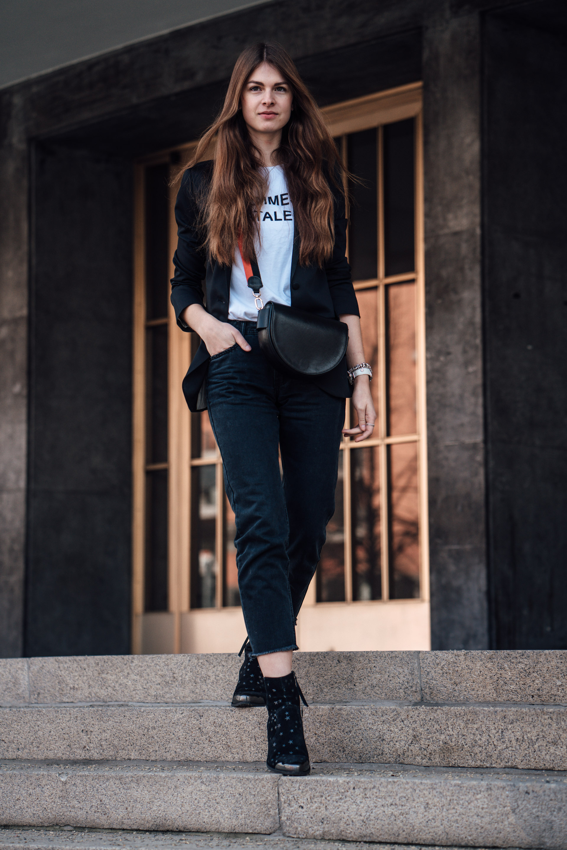 Chic Blazer combined with Mom Jeans || Spring Outfit || Modeblog Berlin