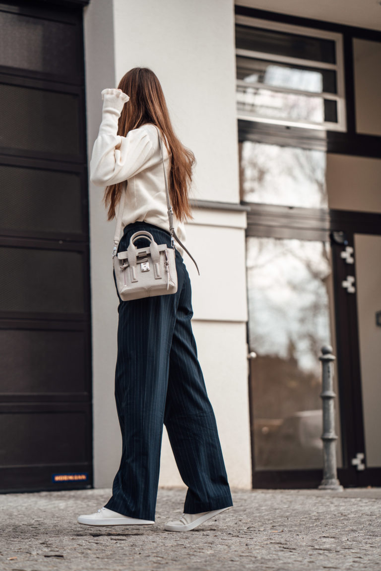 How to wear: pinstripe pants with zipper detail || Fashionblog Berlin