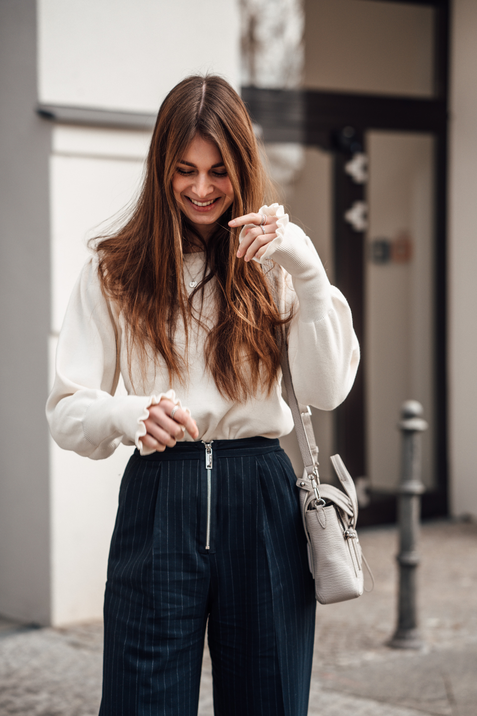 How to wear: pinstripe pants with zipper detail || Fashionblog Berlin