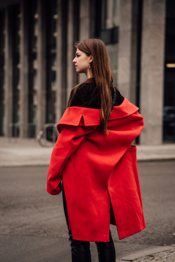How to wear a red coat || red and black outfit || Fashionblog Berlin