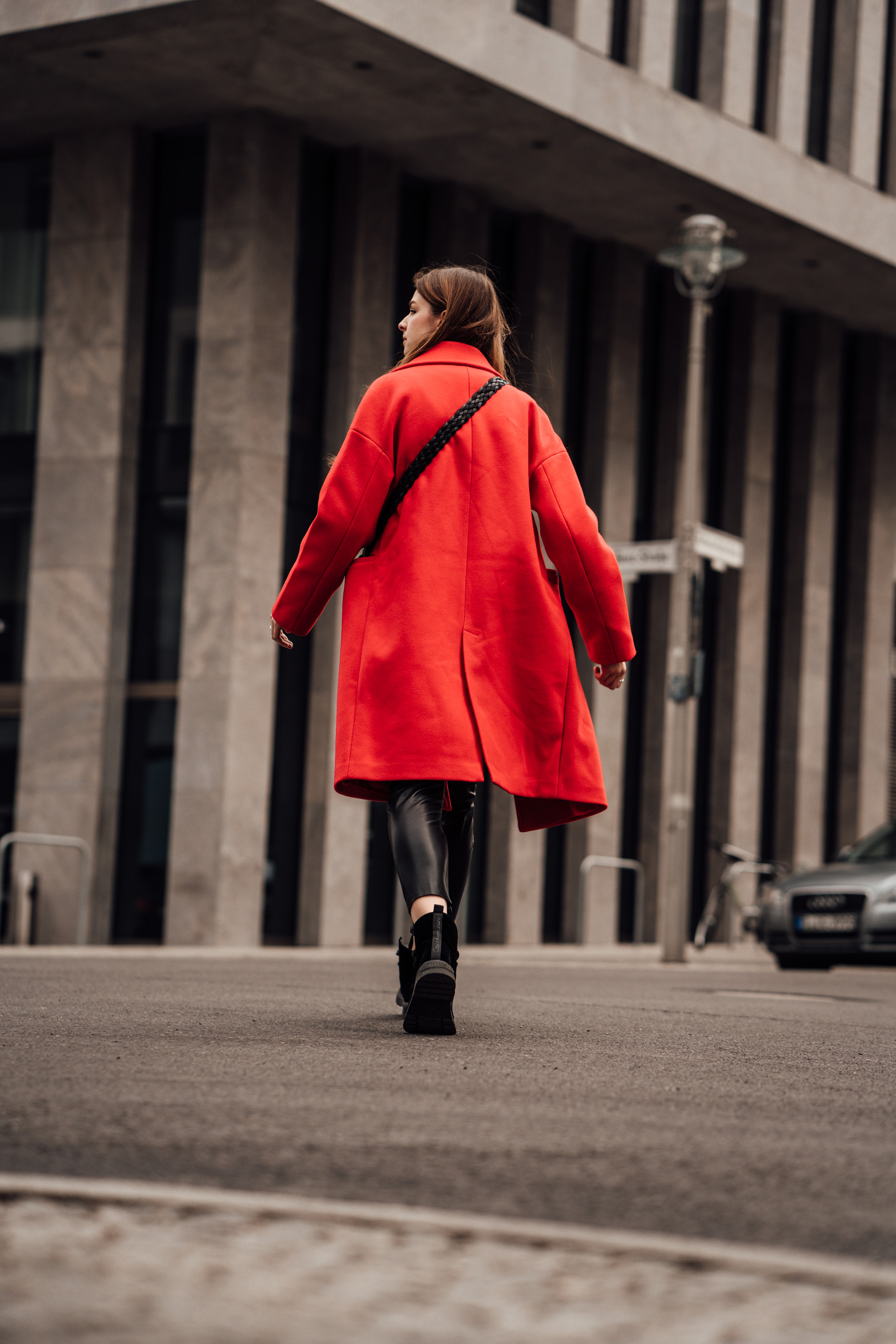 How to wear a red coat || red and black outfit || Fashionblog Berlin