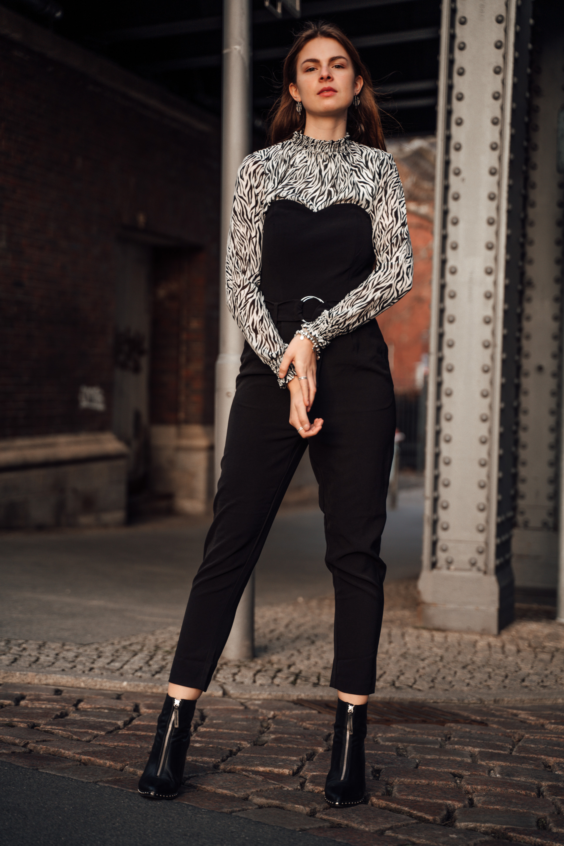 How to wear an off-shoulder overall in winter || Fashionblog Berlin