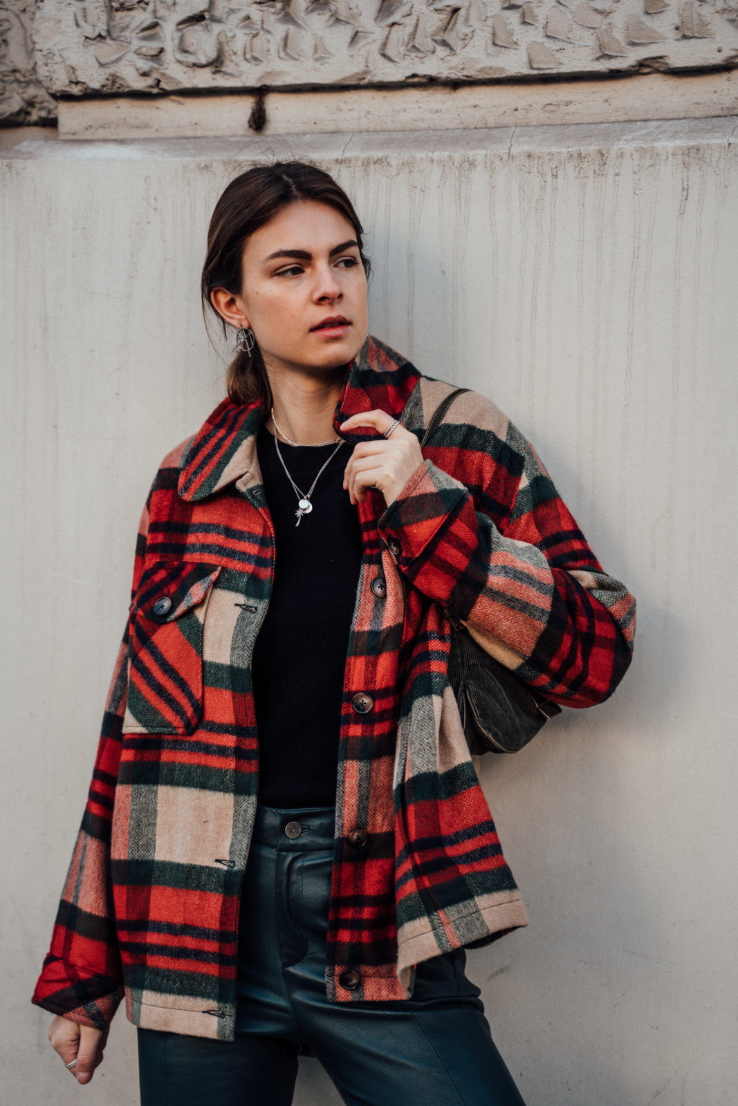 My Outfit with a Lumber Jacket and Leather Pants || Fashionblog Berlin