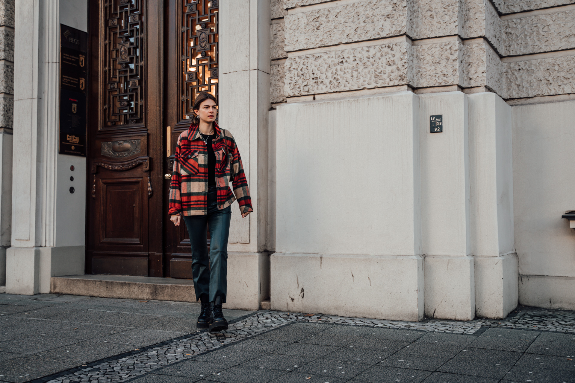 Mein Outfit mit Holzfällerjacke und Lederhose || Modeblog Berlin