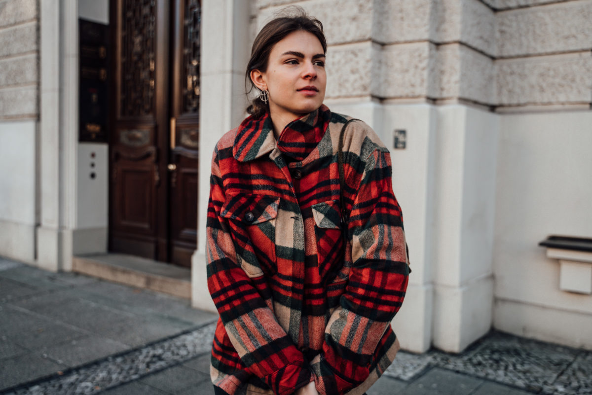 Mein Outfit mit Holzfällerjacke und Lederhose || Modeblog Berlin